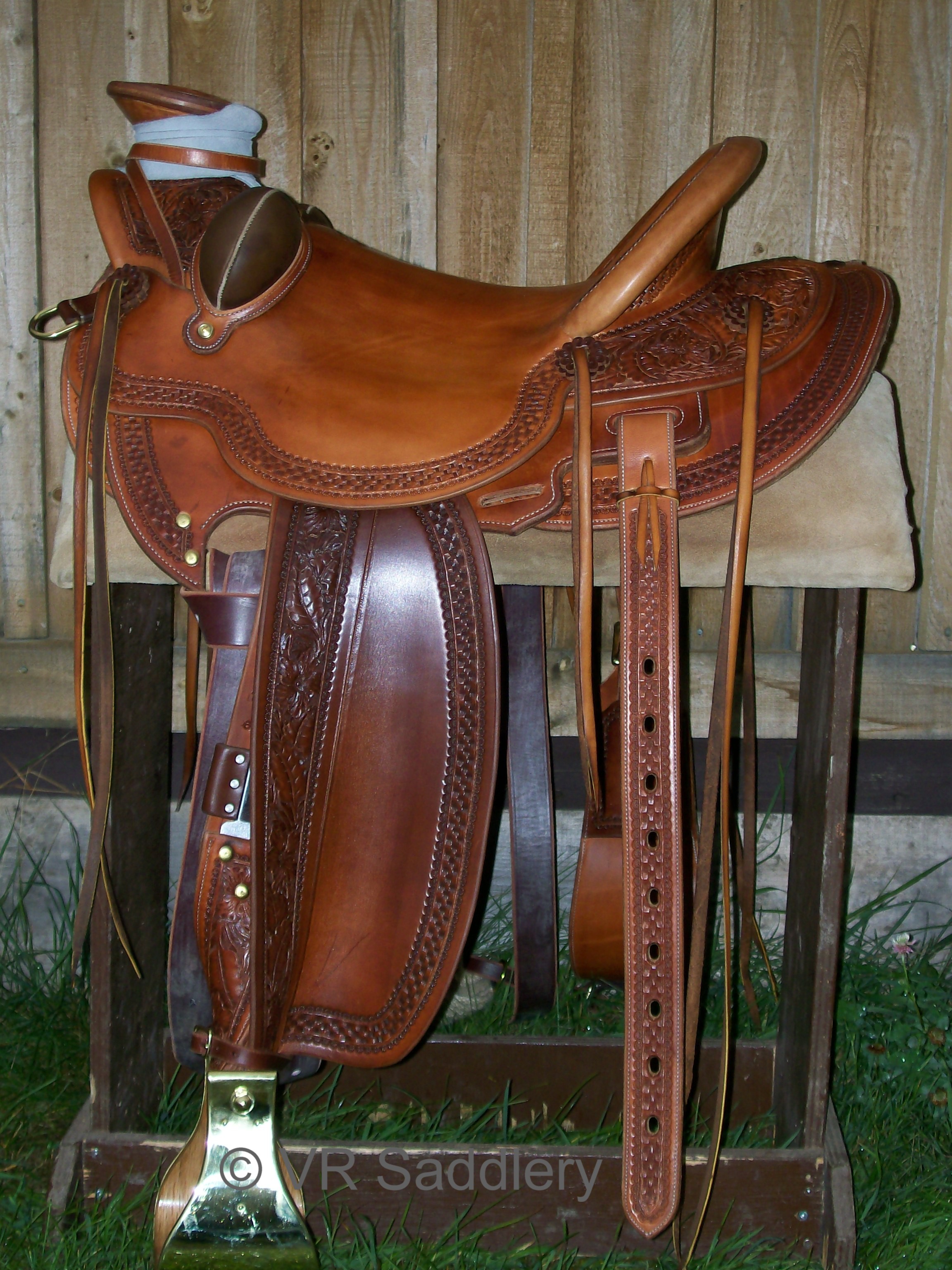 VR Saddlery:Custom western saddle