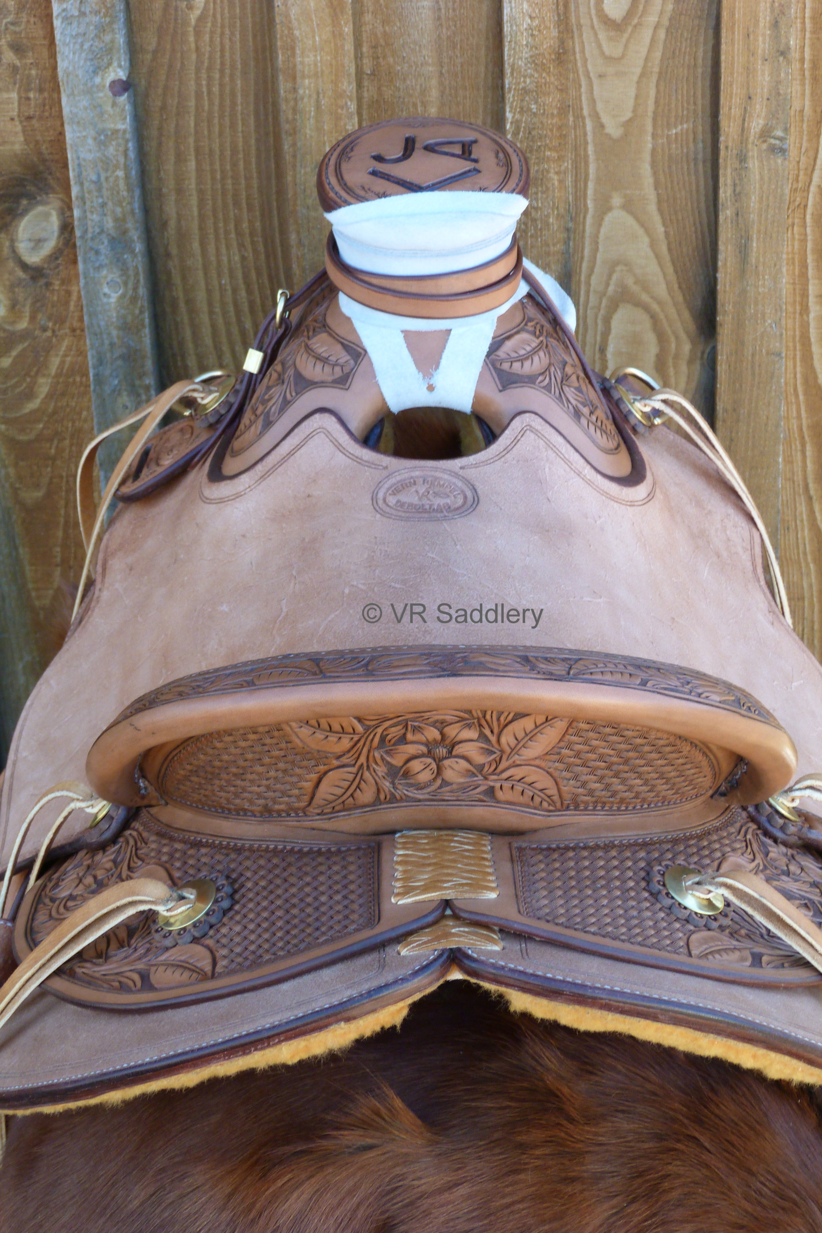 VR Saddlery:Custom western saddle