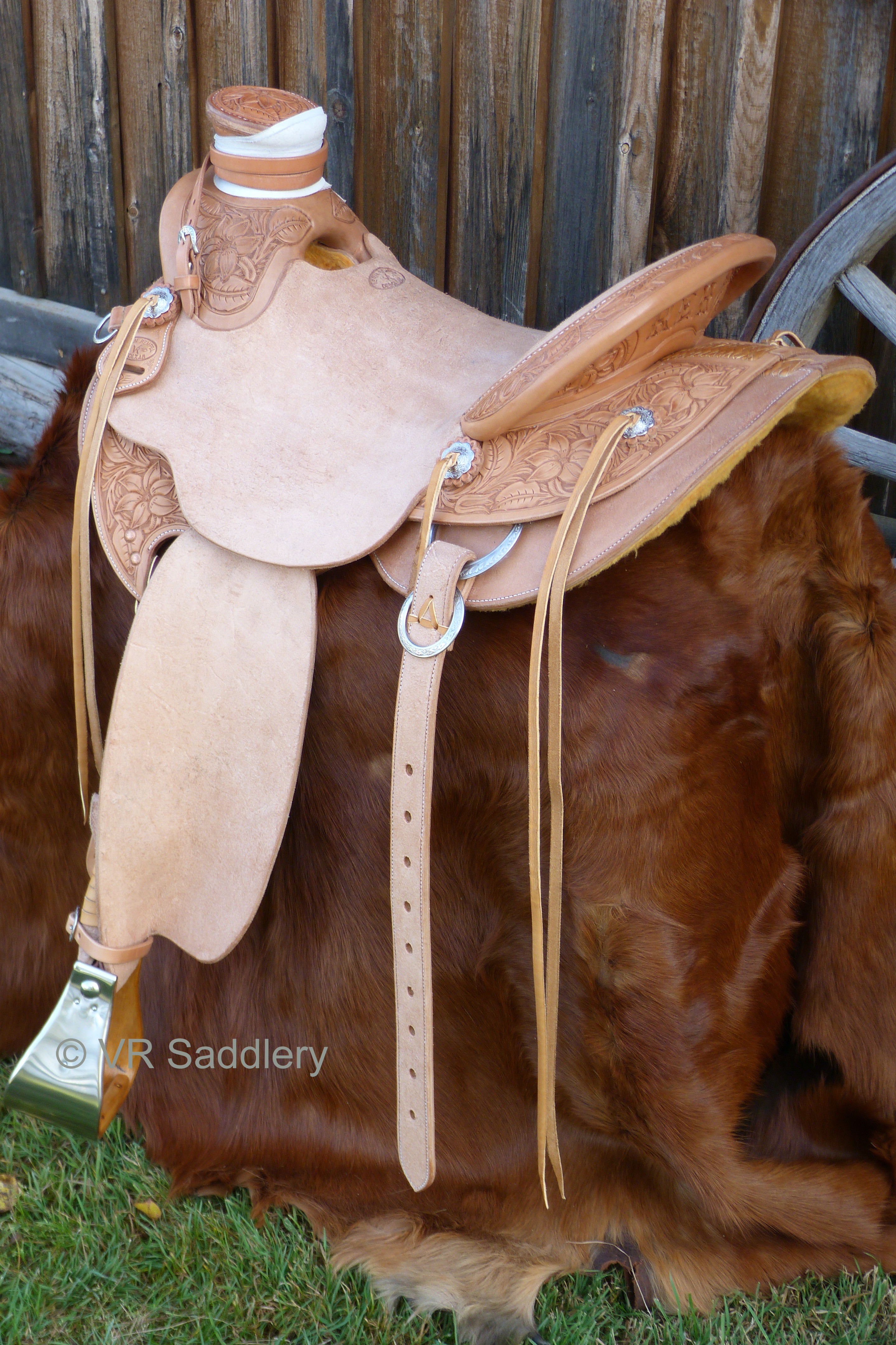 VR Saddlery:Custom western saddle