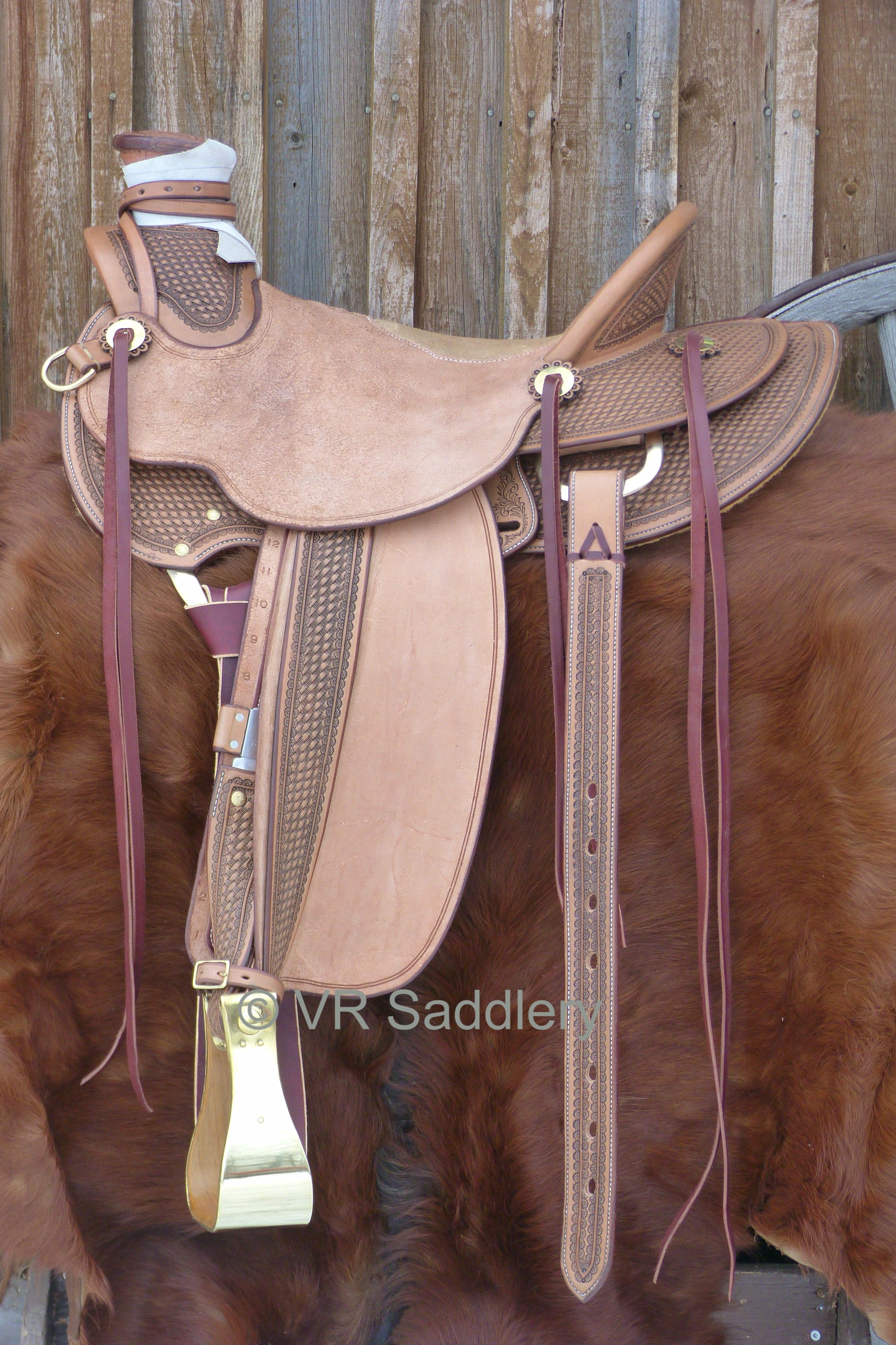 VR Saddlery:Custom western saddle